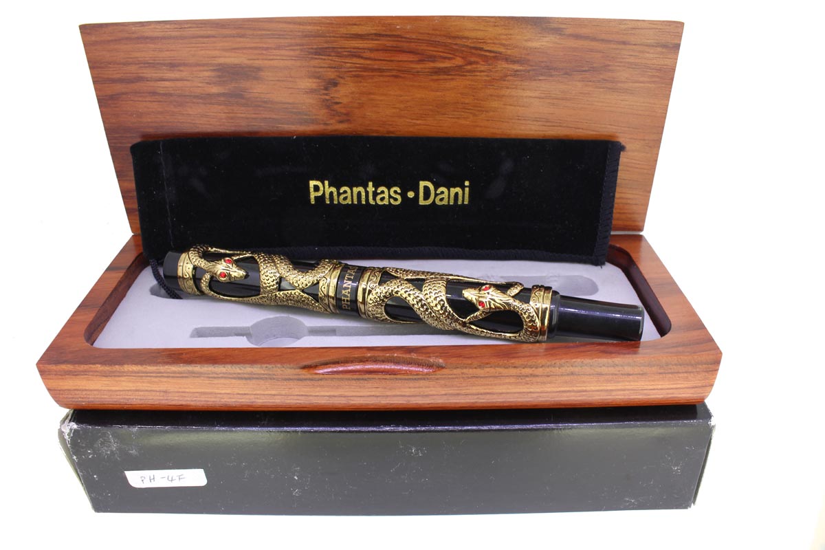 DANITRIO PHANTAS GOLD SNAKE FOUNTAIN PEN NEVER INKED ORIGINAL BOXES
